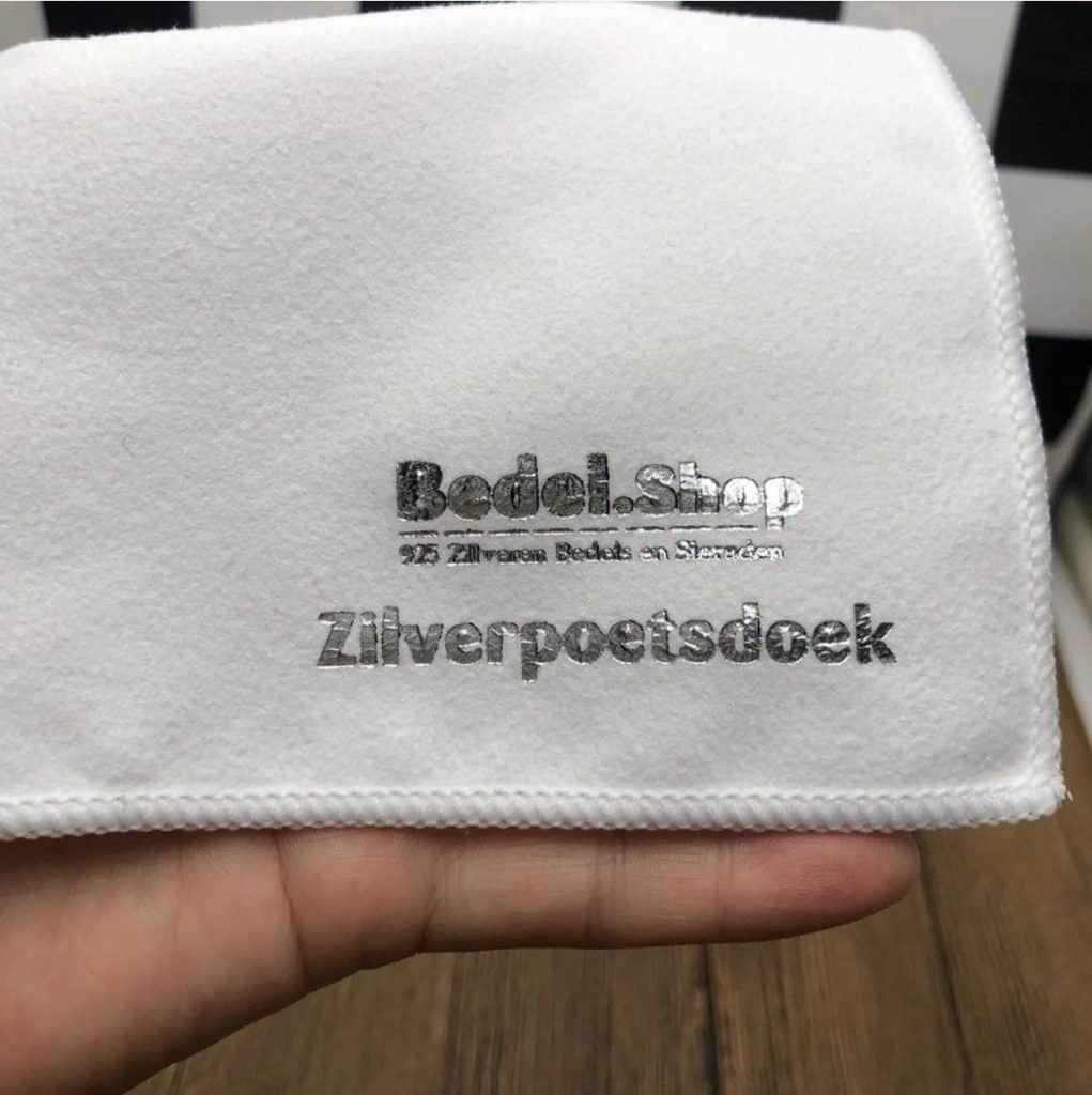 Slimme poetsdoek | Voor zilveren bedels en sieraden